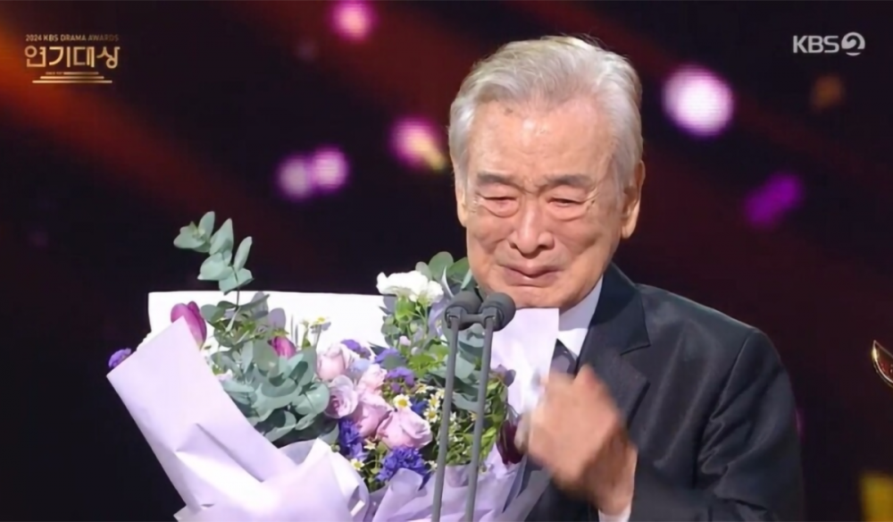 Record pentru actorul Lee Soon-jae. La 90 de ani acesta a obținut ...